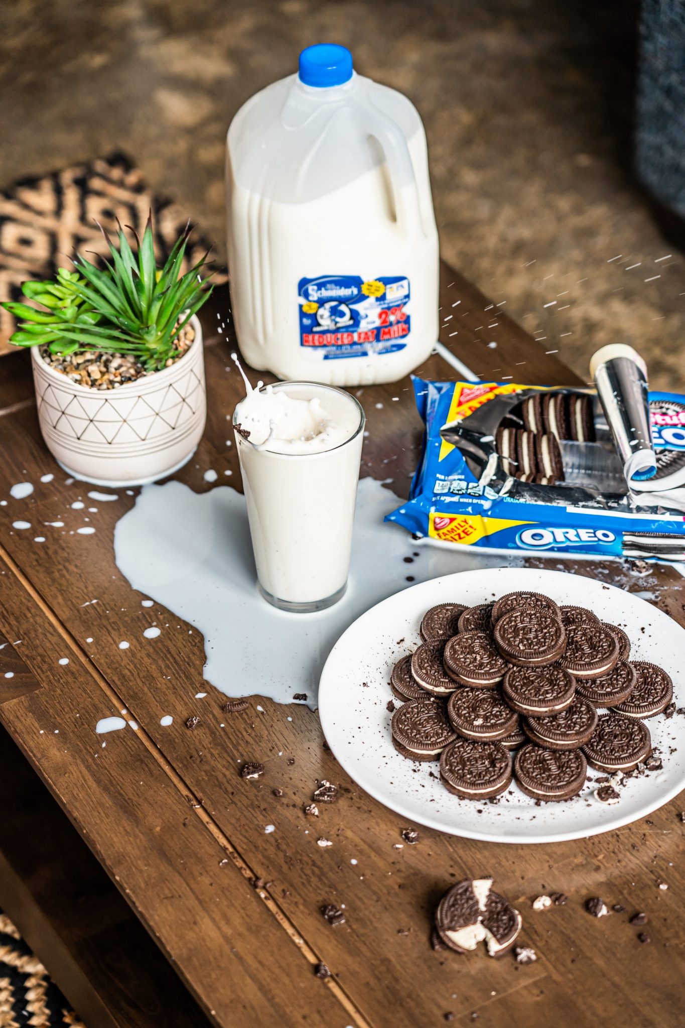 Can Dogs Eat Oreos? 6 Reasons Fido Is Better Off Without It